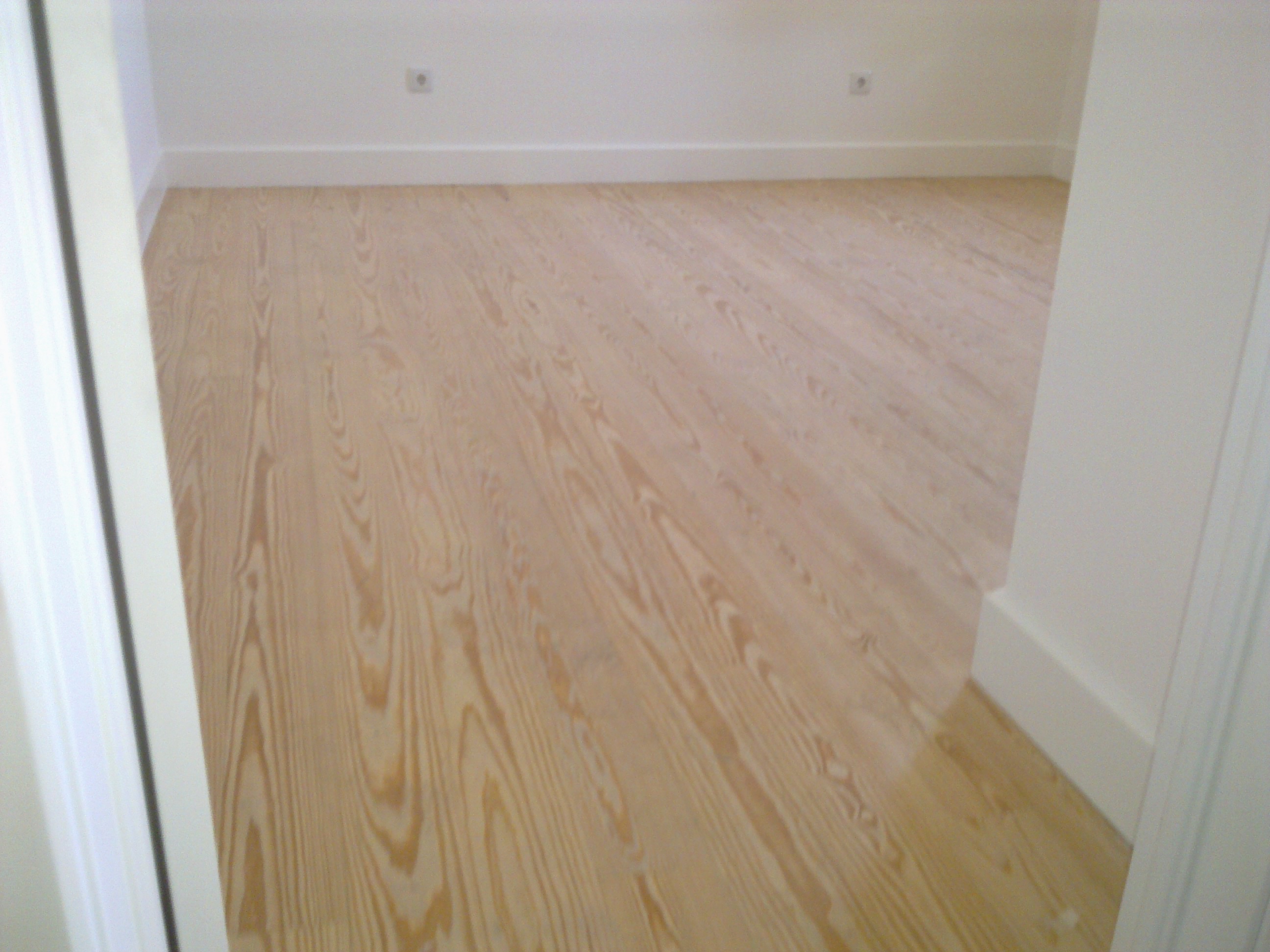 Pavimentos, Rodapés, soalho em Madeira Maciça, Afagamento e ...